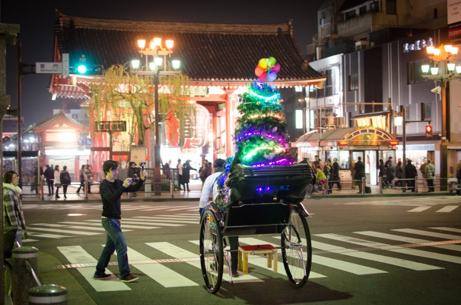 The Running Christmas Tree | Joseph Tame in Tokyo | ジョセフ・テイム